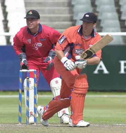 Gavin Hamilton powers his way to 50 | ESPNcricinfo.com