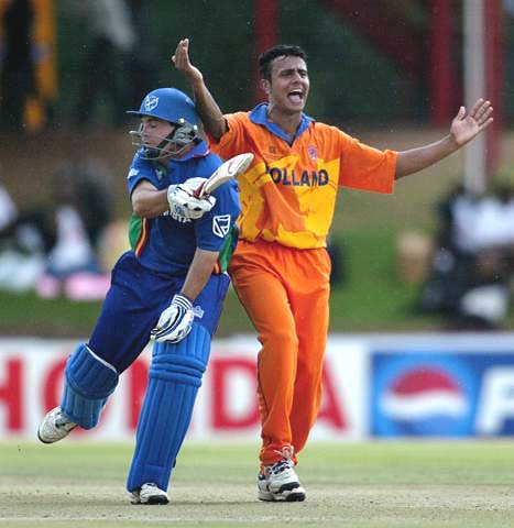 Bryan Murgatroyd runs into Holland's Adeel Raja, as Raja appeals for an ...