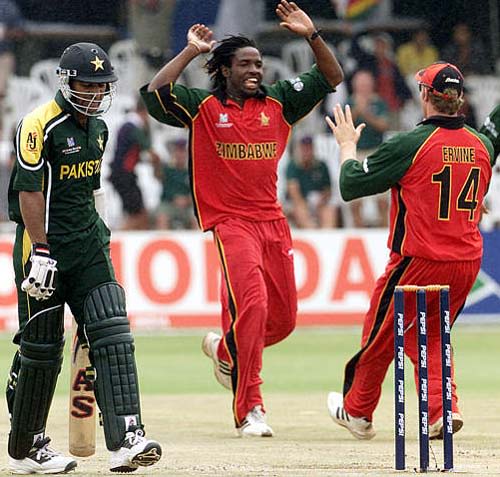 Douglas Hondo celebrates dismissing Salim Elahi for a duck ...