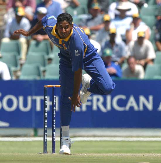Chaminda Vaas in action against India at New Wanderers | ESPNcricinfo.com