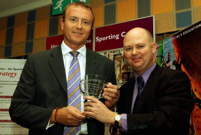 Shaun Udal receives his award | ESPNcricinfo.com