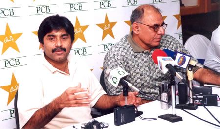 Javed Miandad and Haroon Rashid at press conference | ESPNcricinfo.com