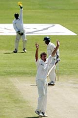 Sean Ervine traps Khaled Mashud lbw for 9 | ESPNcricinfo.com