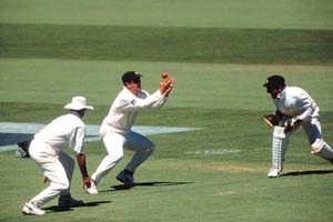 Taylor takes his 157th catch, Australia v England, 1998/99 ...