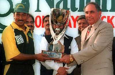 Saleem Malik with the NBP Cup. | ESPNcricinfo.com
