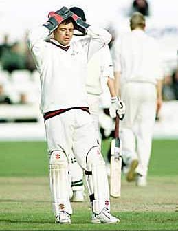 Warren Hegg shows his frustration | ESPNcricinfo.com