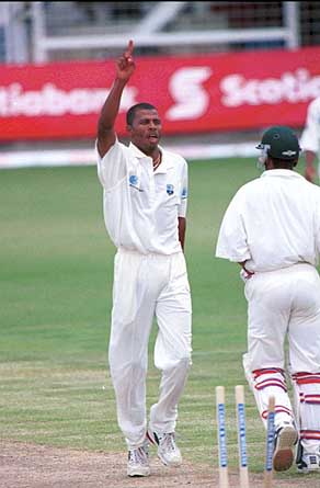 Ntini is bowled by Dillon | ESPNcricinfo.com