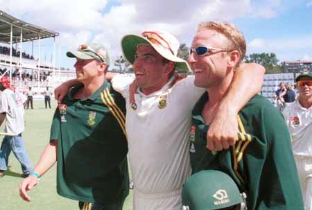 Nel, Kemp and Donald lead a lap of honour | ESPNcricinfo.com