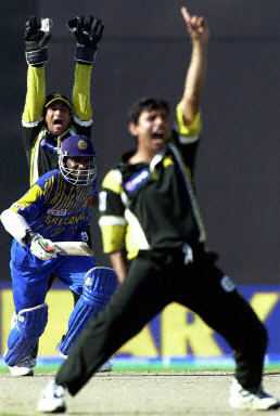 Saqlain Mushtaq and Humayun Farhat appeal for lbw of Sanath Jayasuriya ...