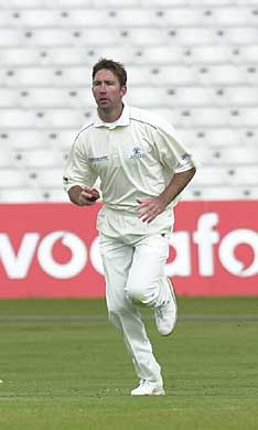 Ed Giddins bowling for Surrey in the first game of the 2001 CricInfo ...