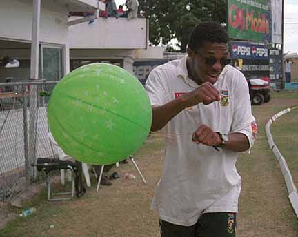 Ntini warms up for a boxing match | ESPNcricinfo.com