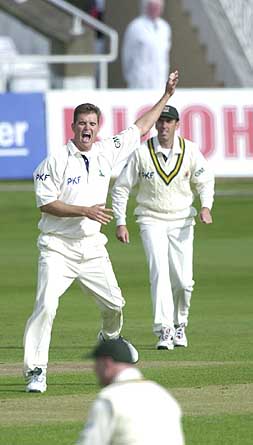 Greg Smith appeals but not out | ESPNcricinfo.com