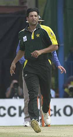 Wasim Akram ; bowling portrait | ESPNcricinfo.com