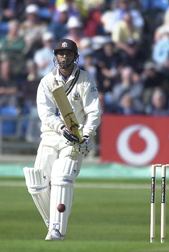 Azhar Mahmood at bat for Surrey | ESPNcricinfo.com