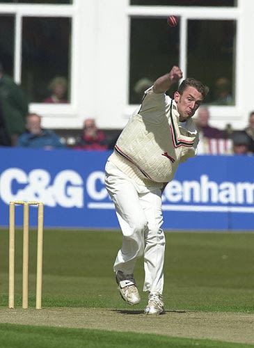 Jamie Grove bowling in the 2002 Benson and Hedges Cup | ESPNcricinfo.com