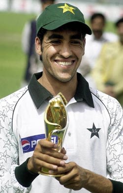 Umar Gul smiles proudly with the Man of the Match trophy | ESPNcricinfo.com