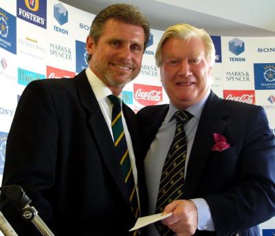 Robin Smith receives cheque | ESPNcricinfo.com