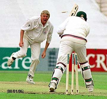 Peter Martin bowls out Trevor Ward | ESPNcricinfo.com