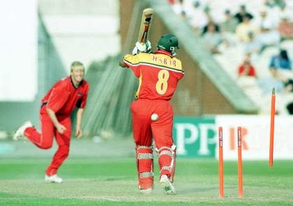 Glen Chapple bowls Aftab Habib | ESPNcricinfo.com
