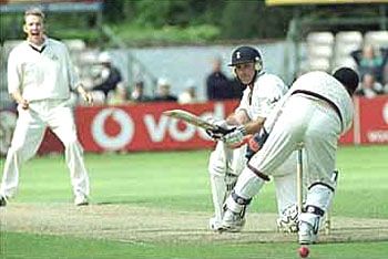 Robin Smith sweeps Chris Schofield | ESPNcricinfo.com