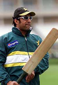 Wasim Akram with the bat at first practice | ESPNcricinfo.com