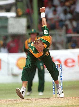 Allan Donald in fine bowling action | ESPNcricinfo.com