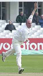 Neil Killeen bowling thumbnail | ESPNcricinfo.com