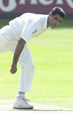 Waqar Younis ; bowling thumbnail | ESPNcricinfo.com