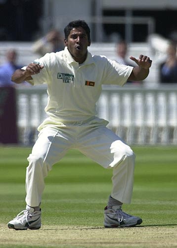 Chaminda Vaas appeals but does not give the umpire enough reason to raise his finger ...