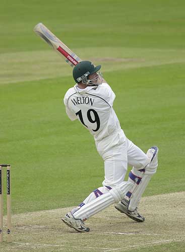 Guy Welton crashes a four through the covers | ESPNcricinfo.com
