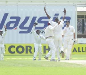 Hick stands, but he is out caught behind for a pair | ESPNcricinfo.com