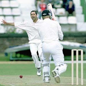 Joe Scuderi appeals for a leg before | ESPNcricinfo.com