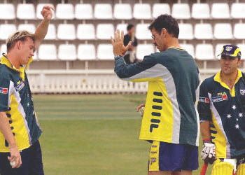 John Buchanan advises Brett Lee as Damien Martyn looks on ...