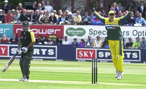 Gilchrist jumps for joy as Saeed is caught at slip | ESPNcricinfo.com