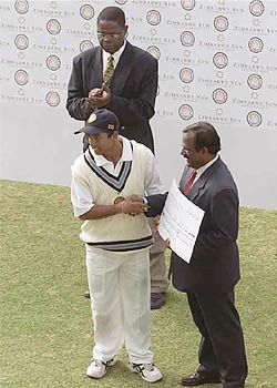 Man of the Match SS Das collecting his cheque | ESPNcricinfo.com