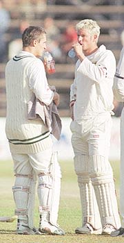 Stuart Carlisle and Arnoldus Blignaut quench their thirst during the run chase | ESPNcricinfo.com