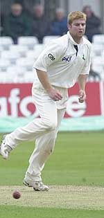 Richard Logan bowling thumbnail | ESPNcricinfo.com
