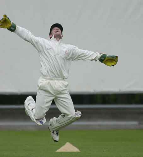 Chris Read shows his delight in catching out Jayasuriya | ESPNcricinfo.com