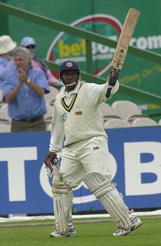 Aravinda de Silva waves farewell to a English Test arena for the last ...