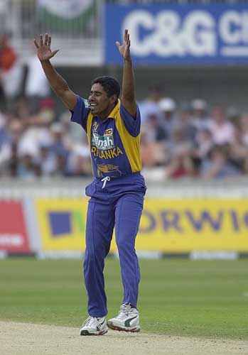 Chaminda Vaas gets Ganguly lbw for 7 in the 3rd over of the Indian innings | ESPNcricinfo.com