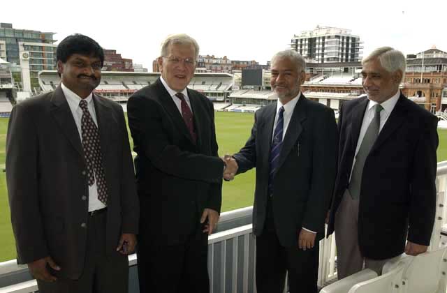 Malcolm Speed with AJ Sports Directors Iftekhar Rahman, Ali Anwar Jafri ...