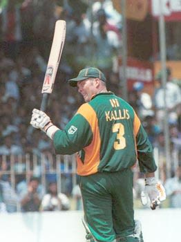 Kallis acknowledges the crowd on reaching his fifty | ESPNcricinfo.com