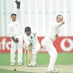 Keedy makes an unsuccessfull appeal for a leg before | ESPNcricinfo.com