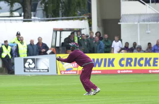 Wavell Hinds catching Guy Whittall in the deep for 83 | ESPNcricinfo.com