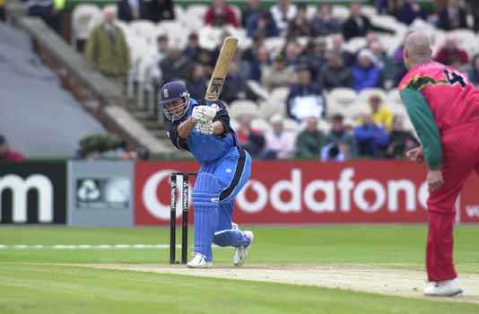 Stewart drives Neil Johnson for two runs | ESPNcricinfo.com