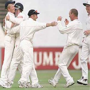 Chapple and Keedy hug each other after Lewis's fall | ESPNcricinfo.com