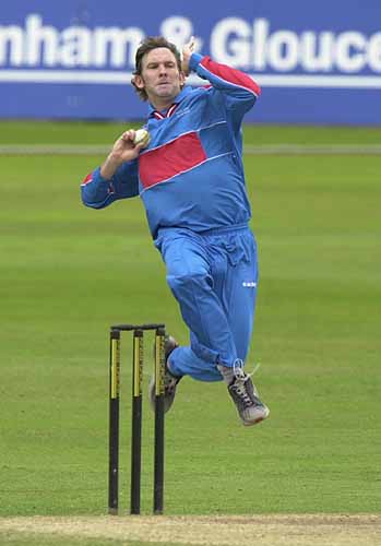 Dermot Reeve bowling at the Pavilion End | ESPNcricinfo.com