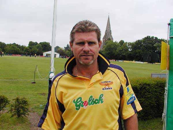 Robin Smith displays new Norwich Union shirt | ESPNcricinfo.com