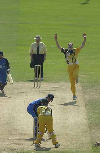 Agony for Therese McGregor as Atkins inside edges a ball past leg stump ...