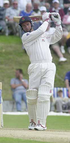 Graham Lloyd ; batting portrait 2001 | ESPNcricinfo.com